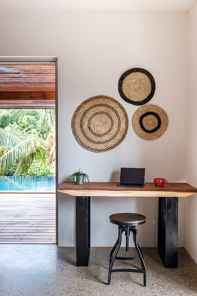 Small Mat Iri Buli w/ Star Black – Rise Beyond The Reef